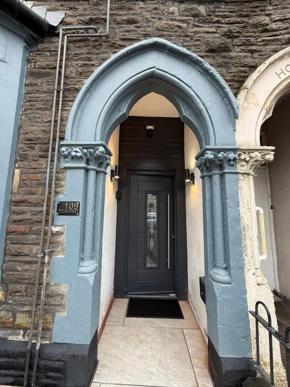 Large Family and Group Home in Cardiff Central, Cardiff (updated prices ...