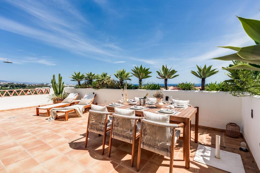 Sea View & Mountain View Apartment with Private Jacuzzi - Sunset Golf ...