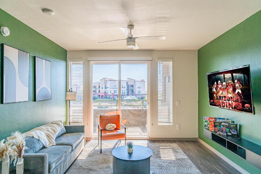 Stadium-Side Escape with Pool Gym Balcony Parking, Shamrock Mobile Home ...