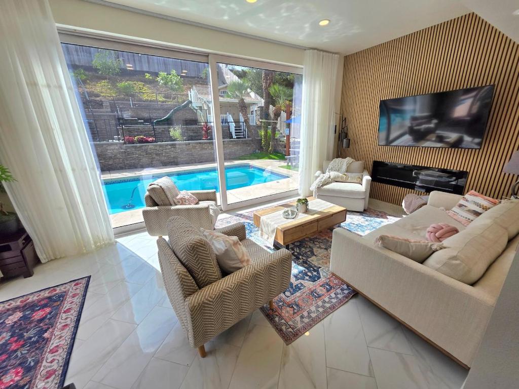 Sunny 5BEDR00MS with Pool, Zip Line, Game Room, Kid's Playhouse, San ...