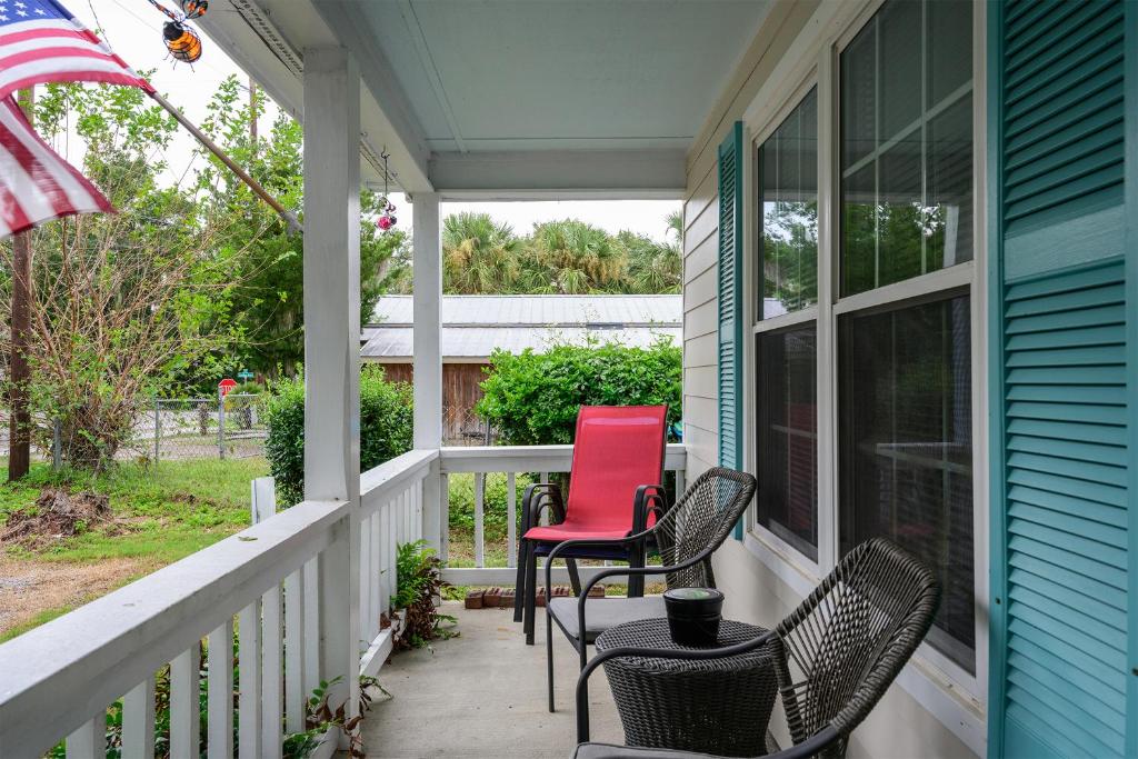 Charming Port Royal Duplex – Walk to Shops & Sands Beach, Порт-Ройял ...