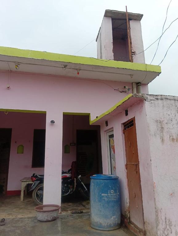 Sukh Dev Homestay, Madralalpur, Jalaun, Kadaura (tarifs actualisés, 2026)