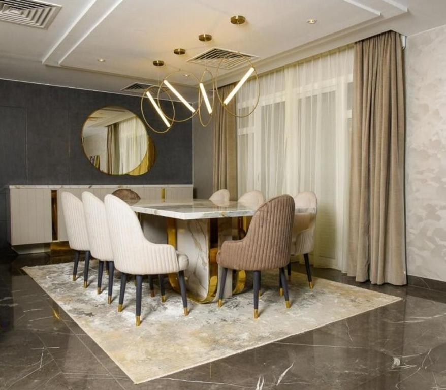 Ultra Luxury 3BR with Pools ,Sports, Gated compound, Great Location, Kairo (harga terbaru 2026)