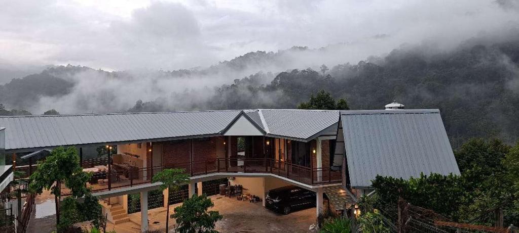 Perfect Hill View, Durian Orchard Farmstay within the mountains ...