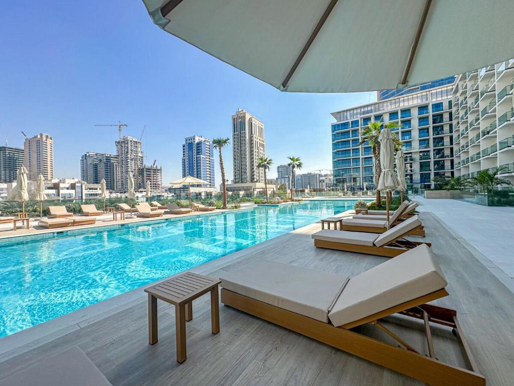 WelHome - Perfect Cozy Studio with Pool, Gym & Balcony, Dubái (precios ...