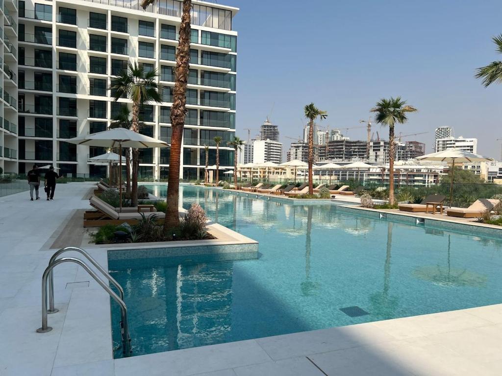 Stylish Studio JVC I Epic Amenities I Near Mall, Dubái (precios ...