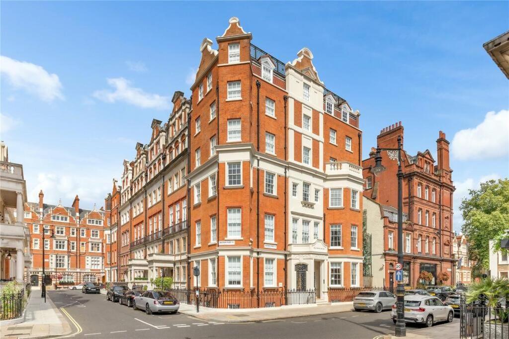 Elegant Mayfair Studio Apartment, London (updated prices 2026)