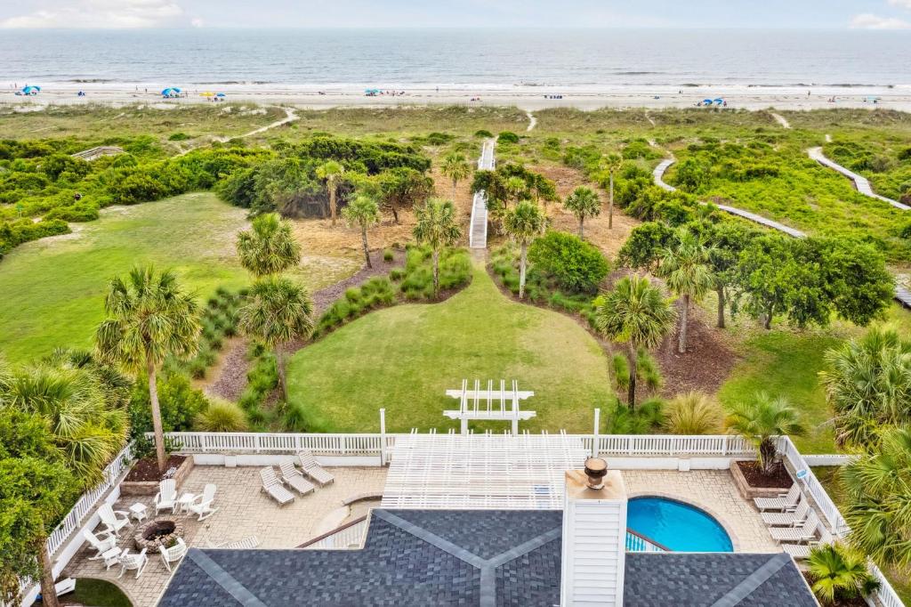 3302 Palm- OCEAN FRONT, POOL, ELEVATOR, FIRE PIT, PUTTING GREEN ⛳️ ...