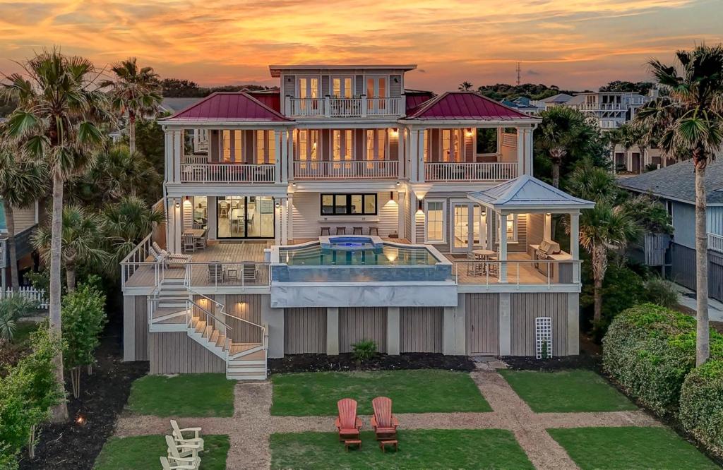 'Belle Mer'~ OCEAN FRONT, PRIVATE POOL, HOT TUB, ELEVATOR, Island of ...