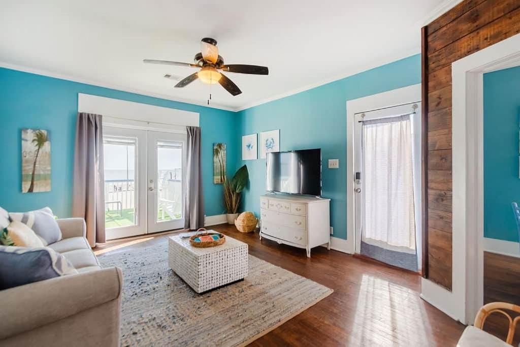 The Upper Deck by Sunsational Stays - Upper Unit Only, Steps to the ...