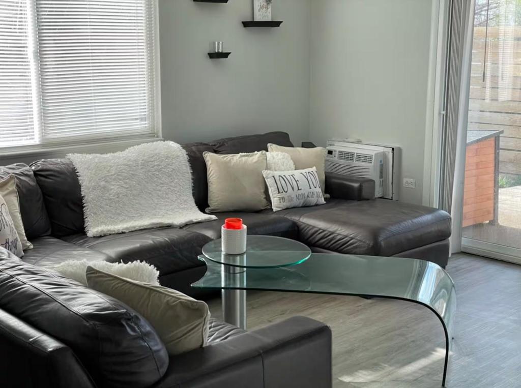 Lovely 2 bedroom unit with a hot tub Pet friendly, Denver (updated ...