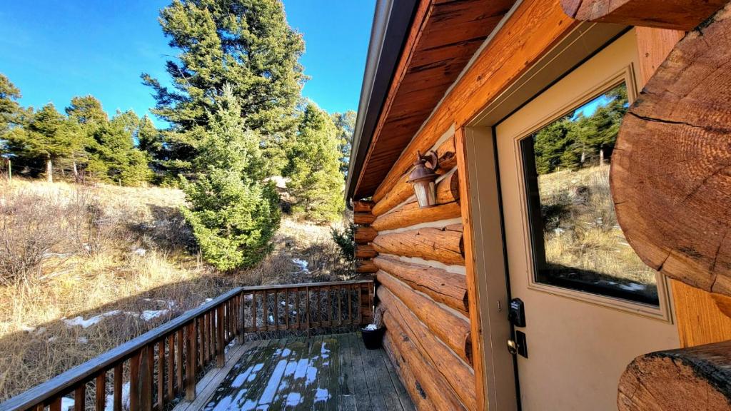 Cozy Wolf Log Cabin Mountain Ski lodge, Бозмен (актуальные цены 2026 года)