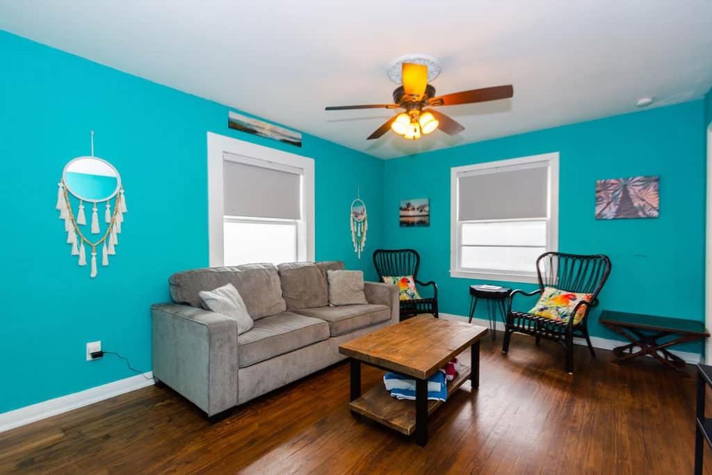 The Hideaway by Sunsational Stays - Rear Unit Only, Steps to the Beach ...