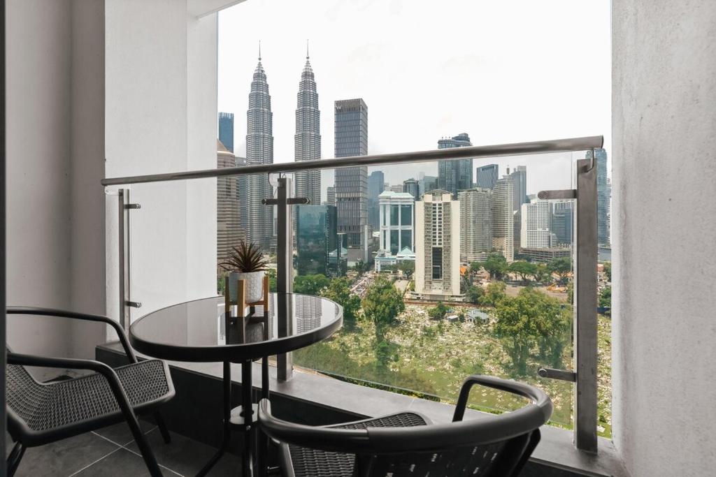 Legasi Residence Direct KLCC VIEW Only10minWalkToKLCC With PS4 ...