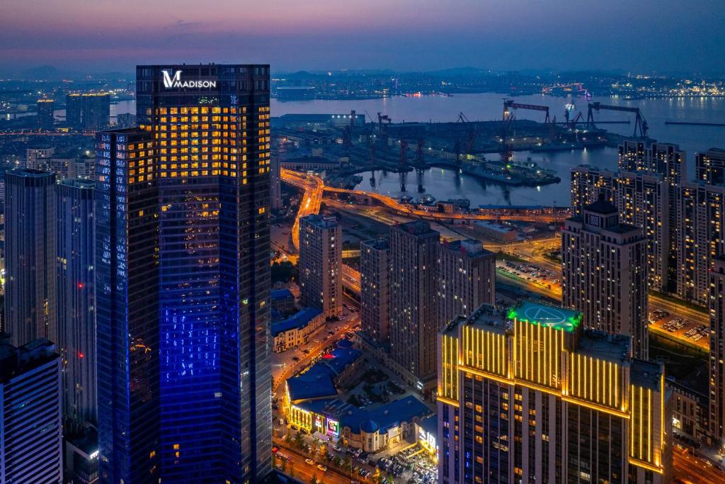 Dalian Zhongshan Square Seaview Meilun Hotel, Dalian (preços ...