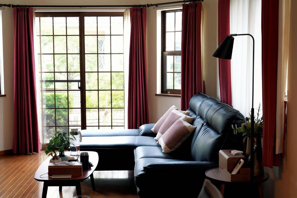 ディズニー徒歩圏 舞浜駅徒歩7分 大正浪漫が息づく上質な和洋風貸別荘 空港アクセス良好 喜楽屋, טוקיו (מחירים מעודכנים ...