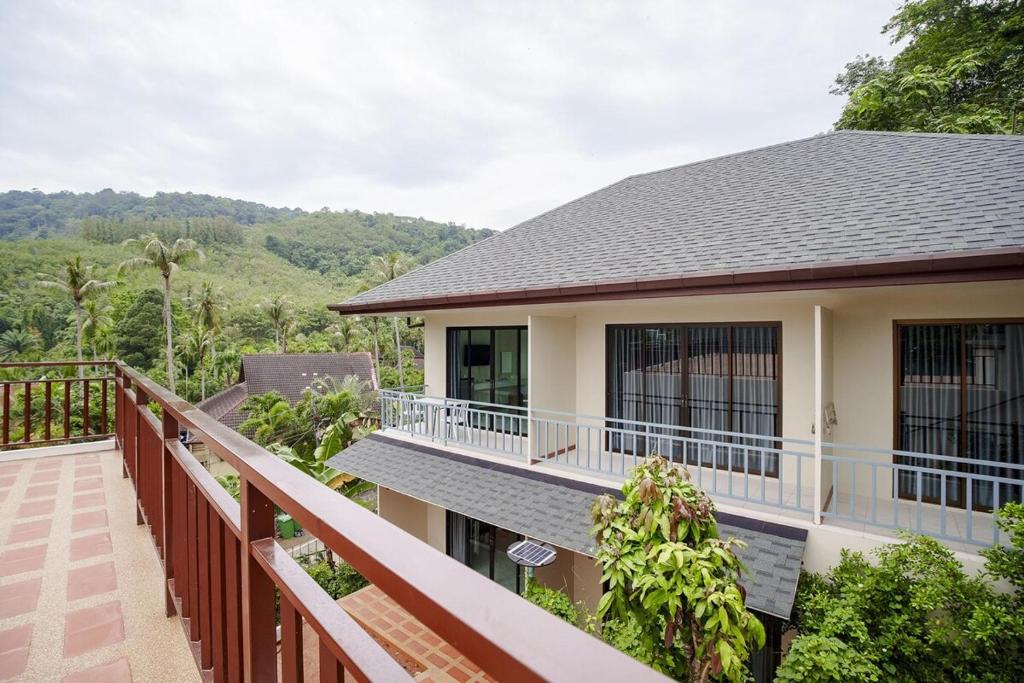 B202 Banjong Studio 3 Minutes To Nai Harn Beach, Rawai Beach (updated ...