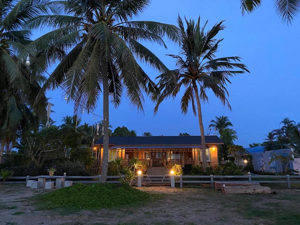 Ban Pak Nam Pak Duat的Beach Gardens Thasala（2026 年最新房價）