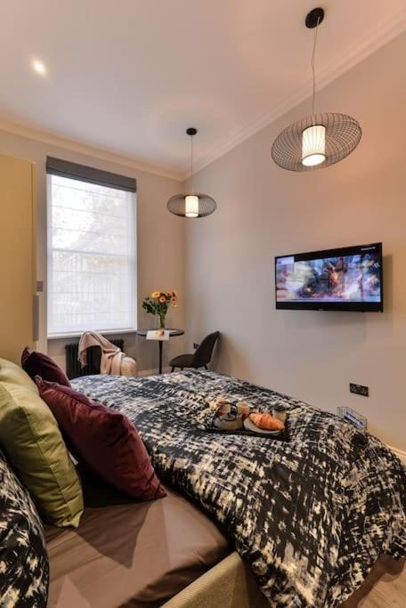 High ceilings studio premium quality & location., London (updated ...