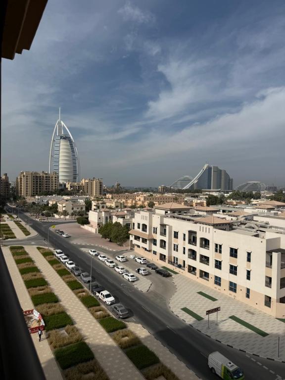 Luxury Two-Bedroom on High Floor with Waterfront Landmark View, Dubajus ...