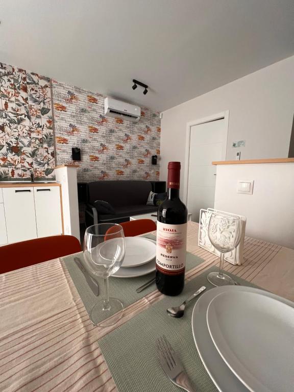 Trabajo y Descanso Premium Junto a Metro Madrid R8, Madrid (prezzi ...