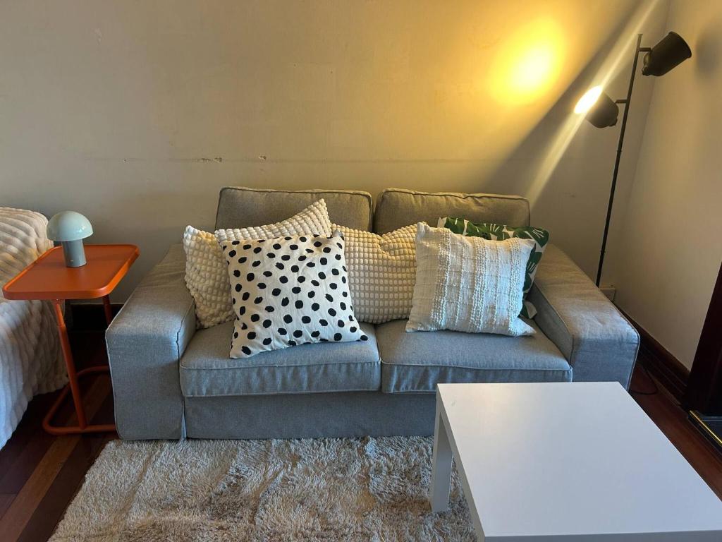Sunny Female Home next to train station, Sydney (prezzi aggiornati per ...