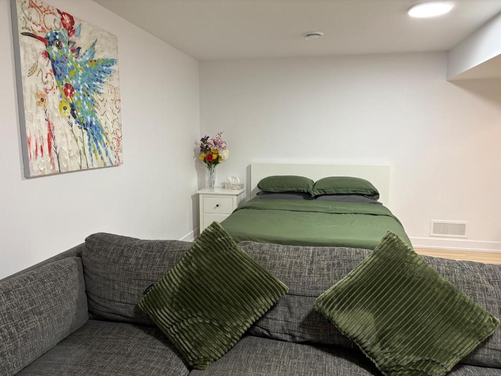 Private Basement Suite, Fully Equipped & Parking กาติโน (ราคาอัปเดตปี 2026)