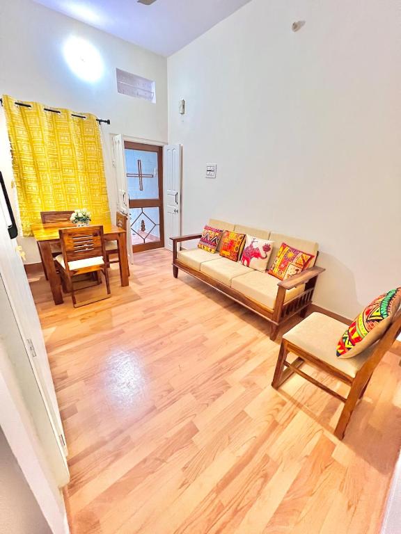 Central Jaipur Cozy 2 room-near Airport, Railway, WTP, Jaipur (updated ...