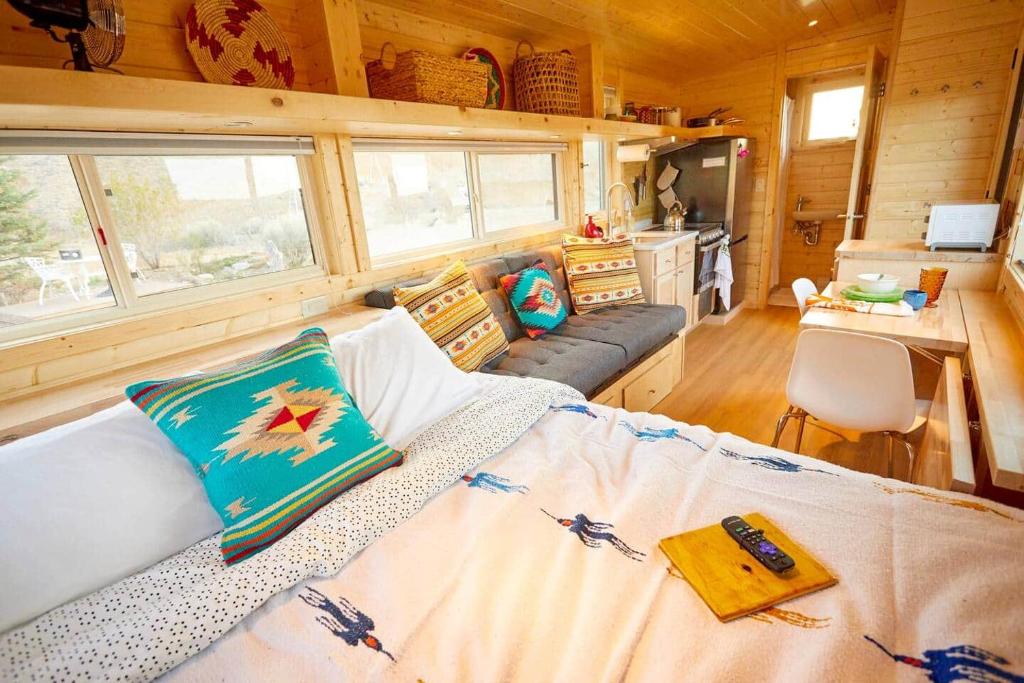 Rio TinyHome w View, Hot Tub 2 miles to Hot Spring, Arroyo Hondo ...