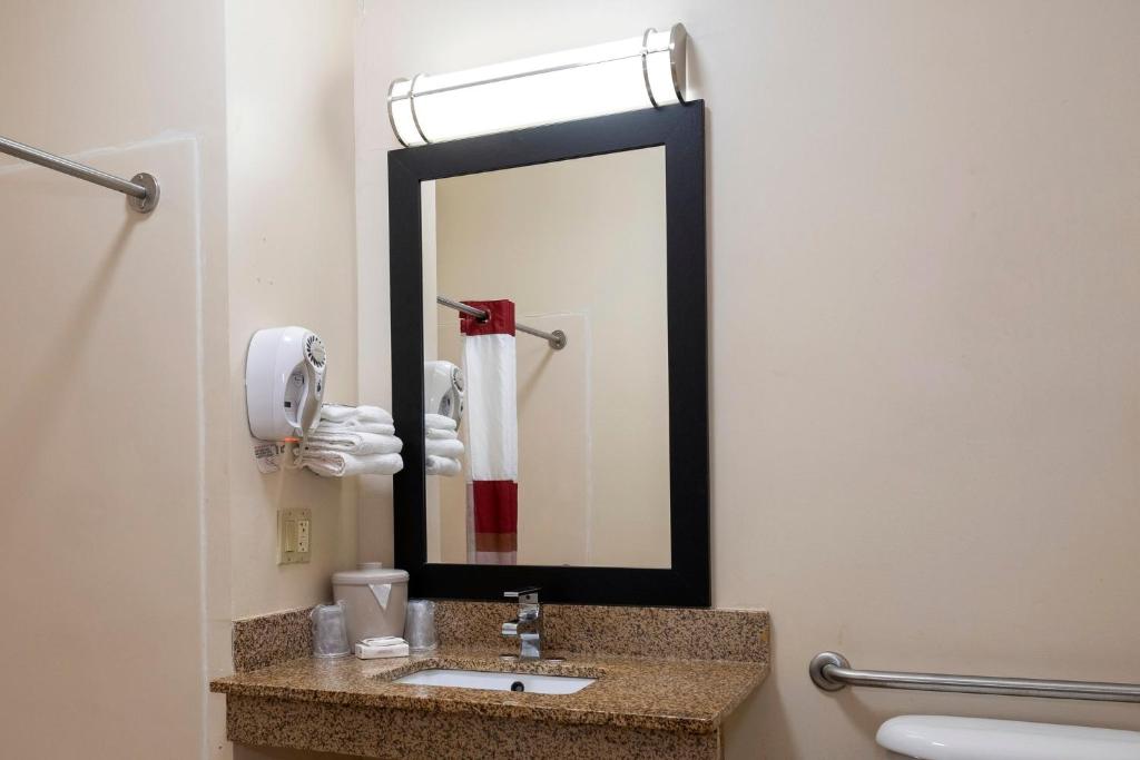 Red Roof Inn & Suites Dover Downtown, Dover (updated prices 2026)