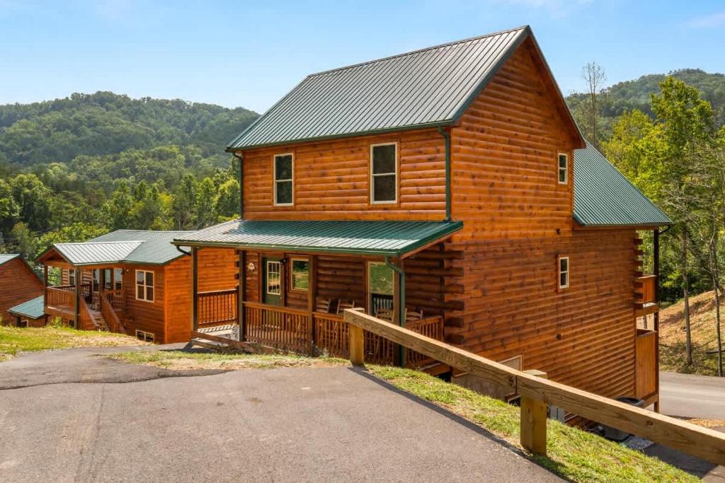 5 BDRM close 2 Dollywood Arcade Games Hot tub, Pigeon Forge (updated ...
