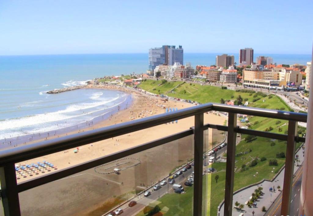 Playa Varese Elegante Piso 14 todo con vista al mar USO RESIDENCIAL ...