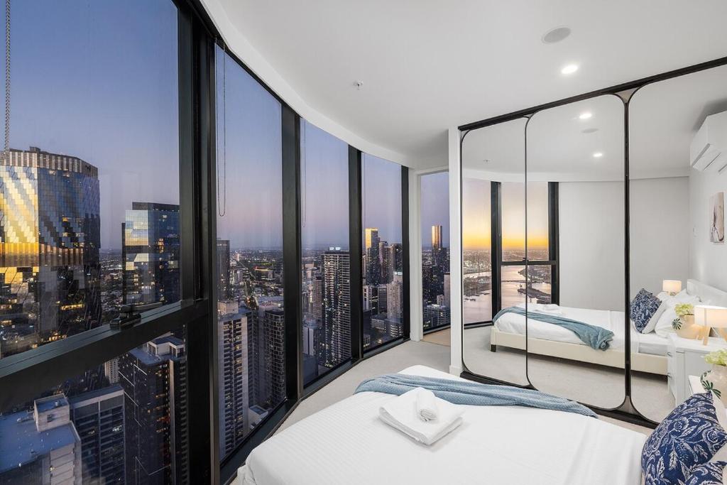 Level 67 HighRise Direct Across from SouthernCross, Melbourne ...
