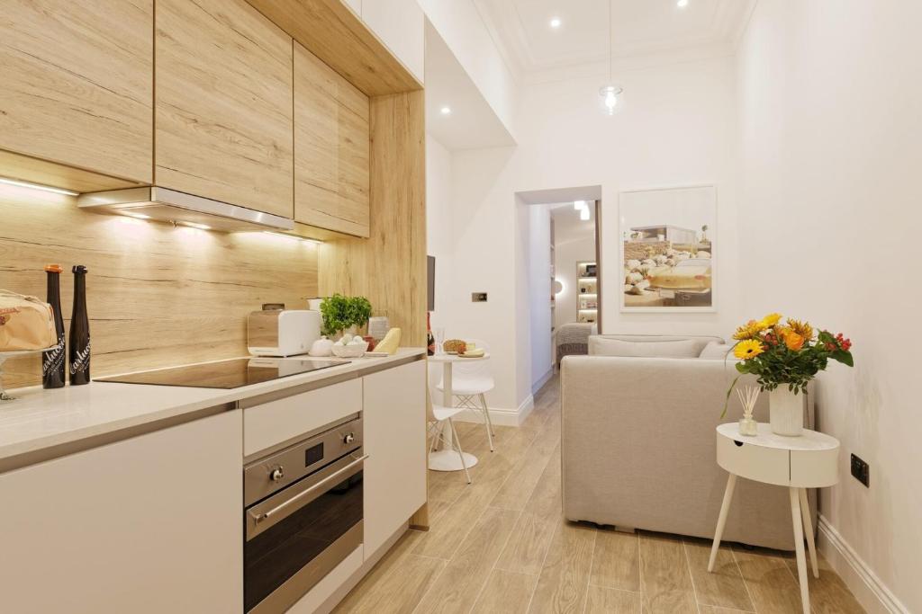 Superb studio in the basement- Shared bathroom, Londres (preços ...