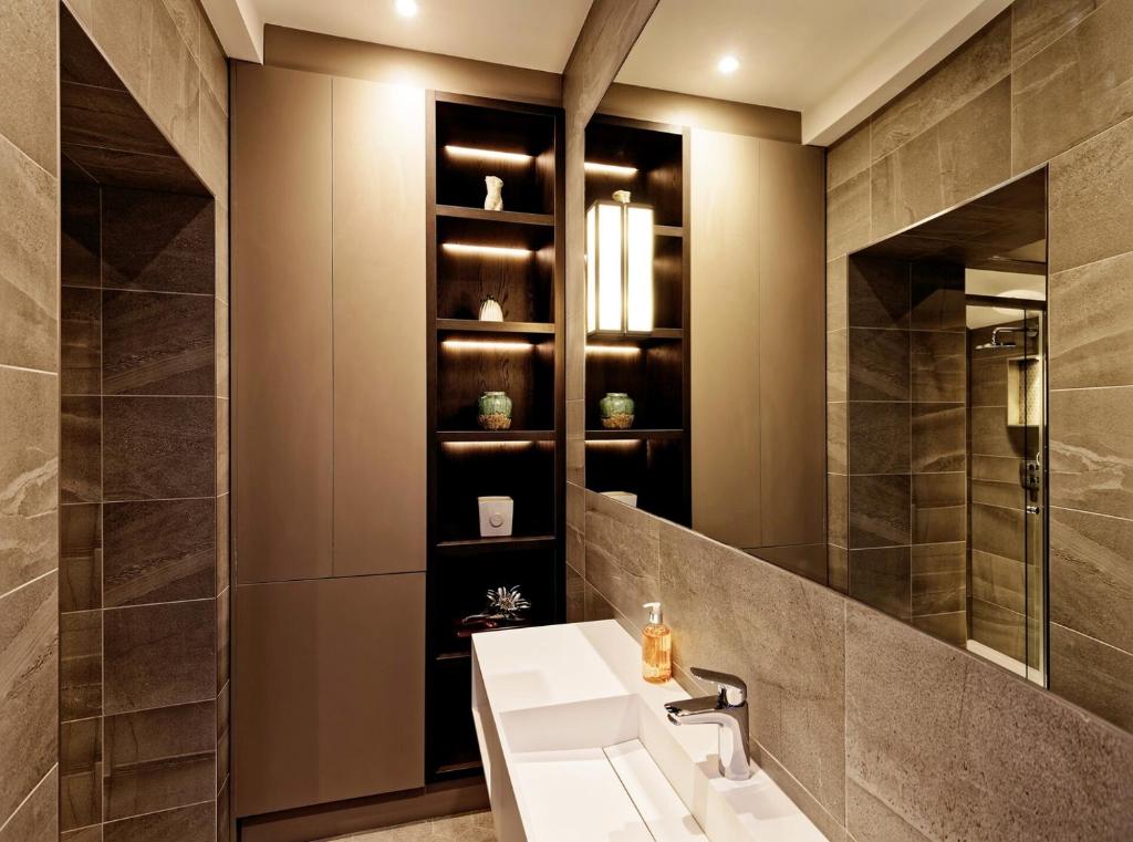 Private studio with private terrace -Basement, Londres (precios ...