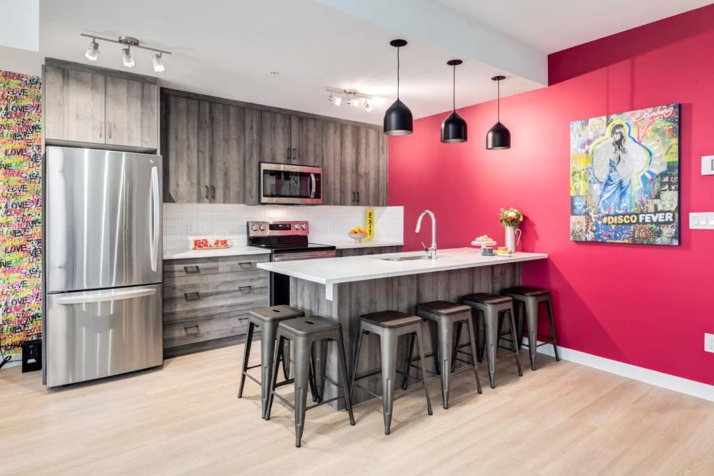 Cozy 3BR unit with Arcade in the heart of Calgary, Calgary (nove cijene ...