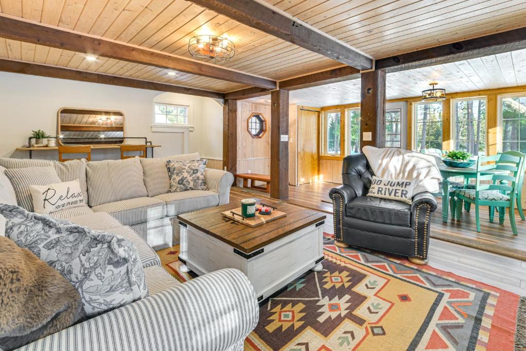 Sturgeon River Gem! Ski, Snowmobile, Golf and Fish, Indian River ...