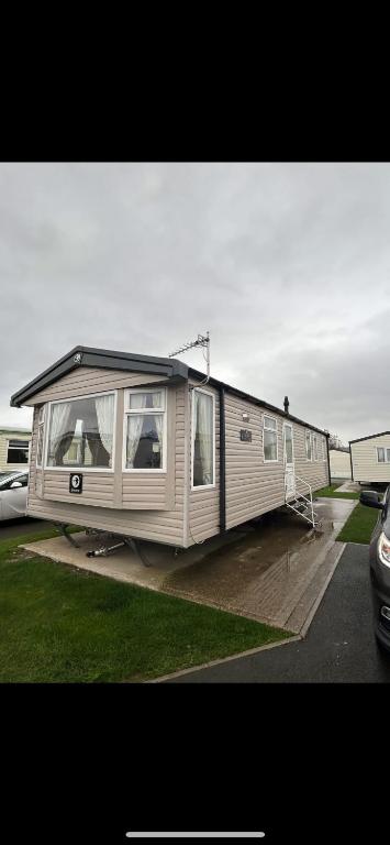 Modern 3-Bedroom Caravan Near Beach at Ty Mawr Holiday Park, Kinmel Bay ...