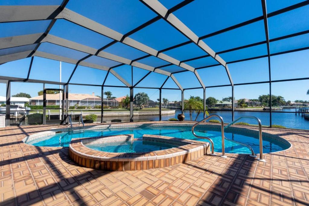 Waterfront Villa with Heated Pool & Spa, Пунта-Горда (актуальные цены ...