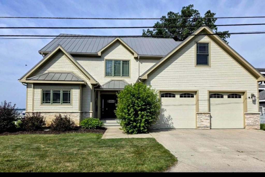 Bella Shores - Stunning Sunsets and Sandy Shoreline, Coldwater (prezzi ...