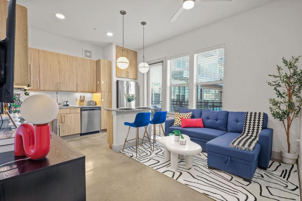 Loft| Near Medical City & Galleria |Pool| King Bed, Inwood (tarifs ...