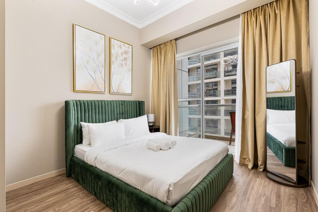 Modern 1BR Unit Close to Canal Walk & Burj Khalifa, Dubaï (tarifs ...