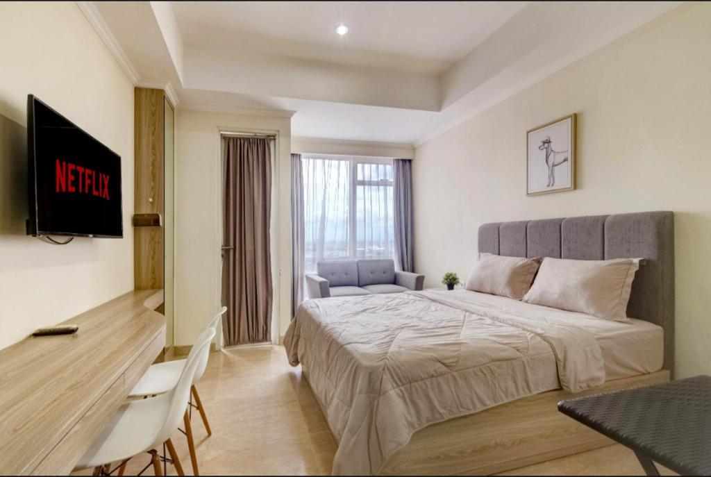 RARE MENTENG PARK EXCLUSIVE economic cozy studio 377 luxurious hotel ...