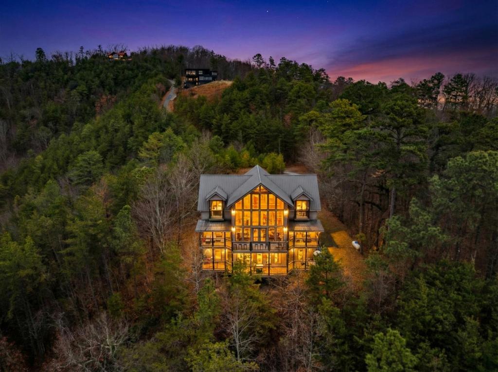 The Wedded Nest Views Huge Hot Tub Game Room, Conner Heights (2026년 최신 요금)