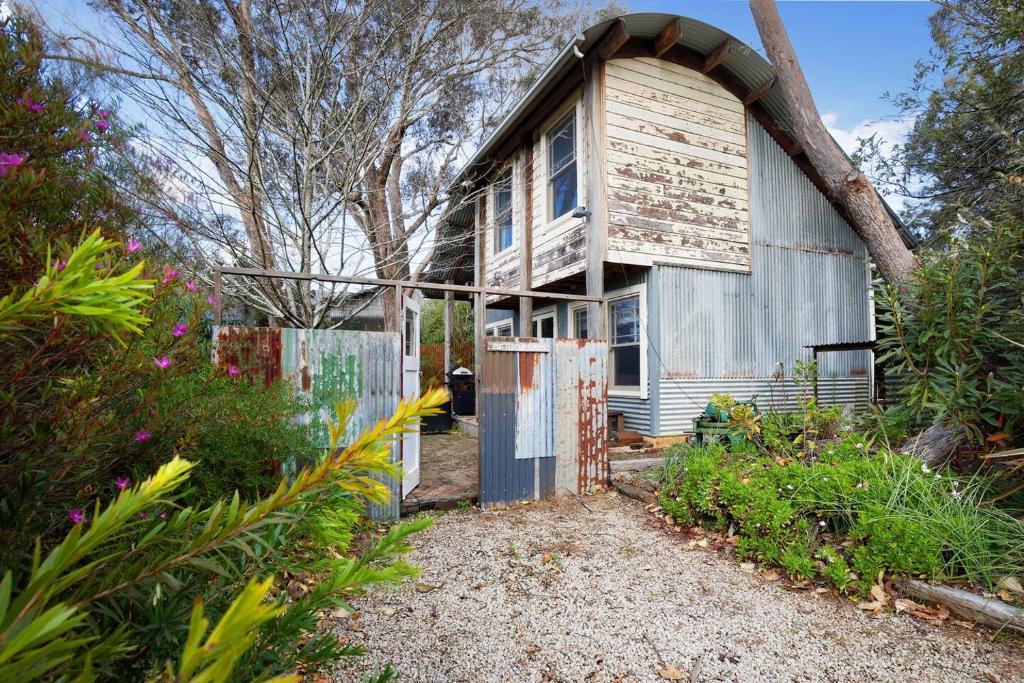Buttercup Oasis Rustic Cabin Hot Tub and Firepit, Leura (prezzi ...