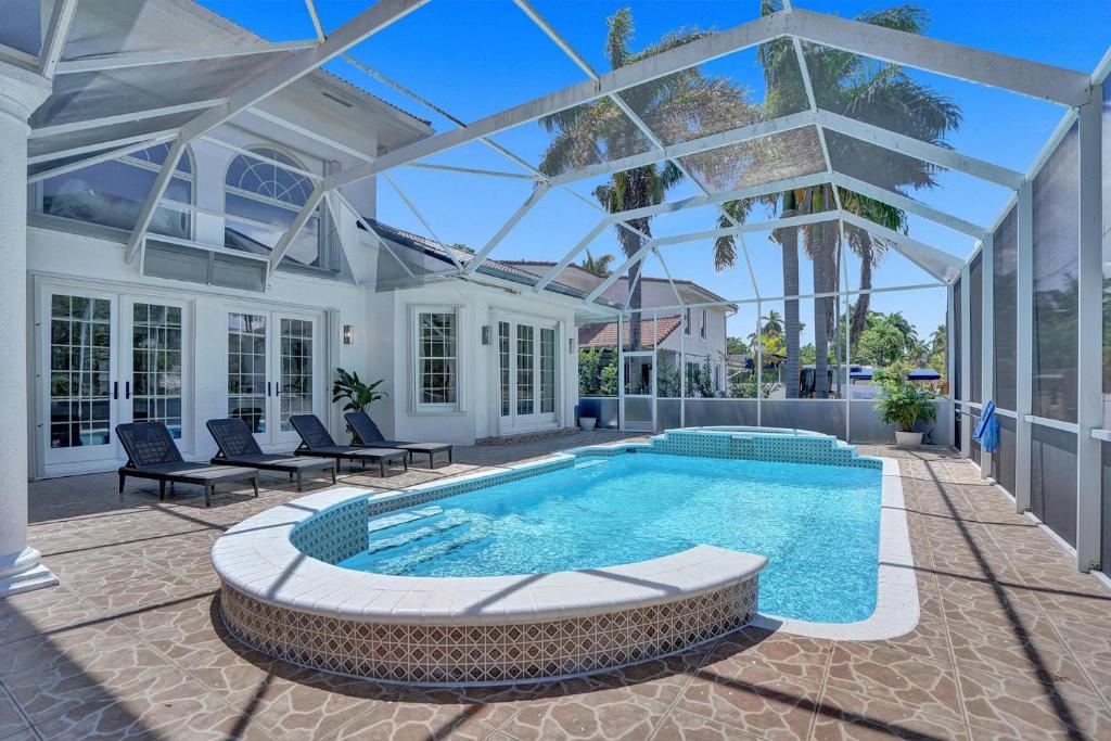 6BR Elegant Hollywood Lakes Mansion with Private Pool & Spa, Hollywood ...