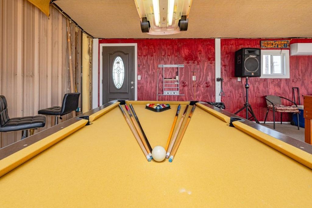 Game Room • Fishing/Duck Hunts • Bar • Fire Pit, Holiday Beach (prisene ...