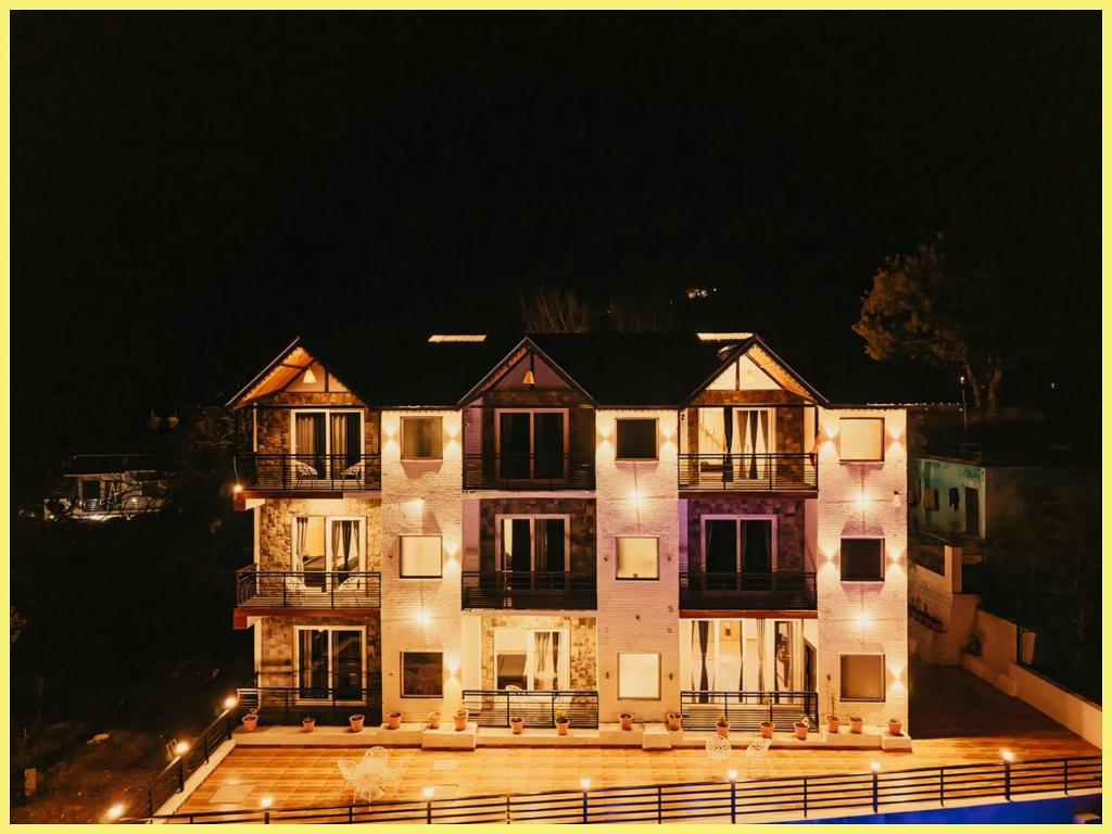 奈尼塔爾的Hotel The Blue-Pine Pool Stay Near Naini Lake - Restaurant ...