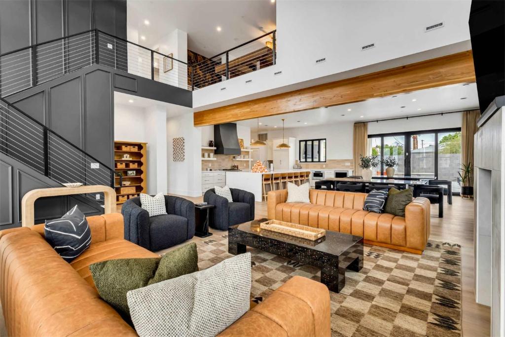 Modern Manor-6BR Pool&Spa Air Hockey Ping Pong, Scottsdale (tarifs ...