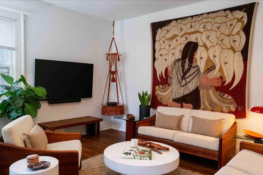 calla lily - relaxing haven with pool & hot tub at The Ponderosa, 휴스턴 ...